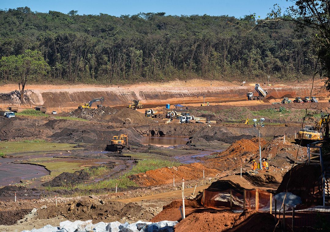 Barragem da Vale pode romper e famílias são retiradas de suas casas